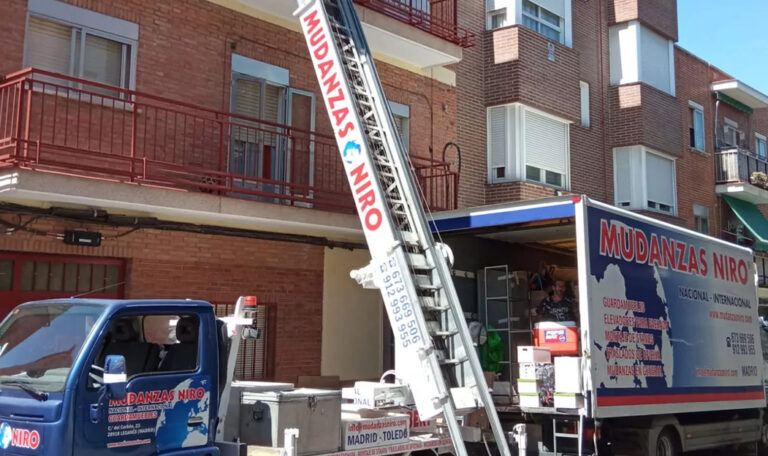 Alquiler de grúas elevadoras: solución eficiente